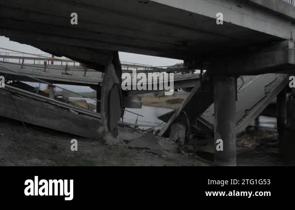 Cars bridge destruction Ukraine war Russia Ukraine damage ...