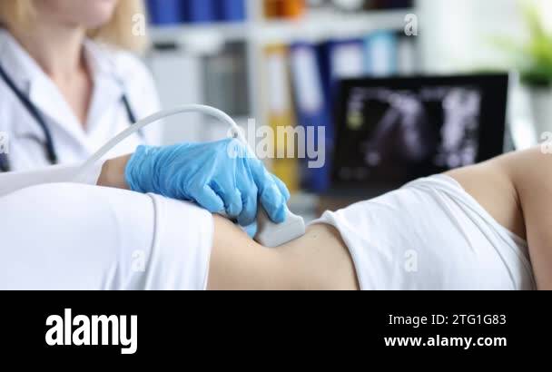 Ultrasound examination of kidneys. Methods for examining kidneys Stock ...