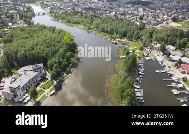 Panorama Augustowa z drona.Widok kanalu augustowskiego i plywajacych po ...