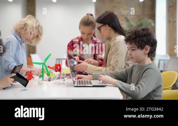 Girl in stem class Stock Videos & Footage - HD and 4K Video Clips - Alamy