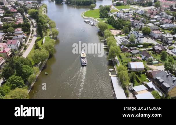Panorama Augustowa z drona.Widok kanalu augustowskiego i plywajacych po ...