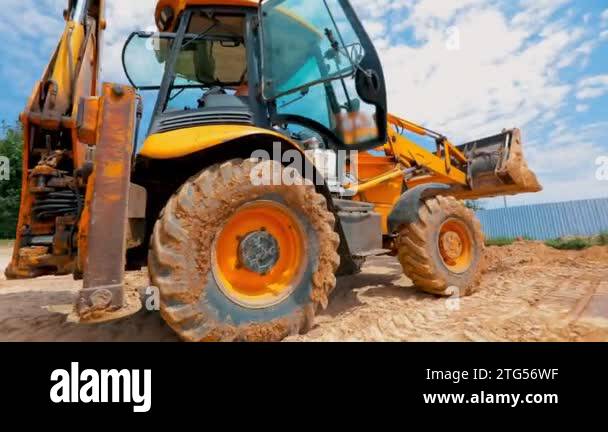 Excavator wheels Stock Videos & Footage - HD and 4K Video Clips - Alamy