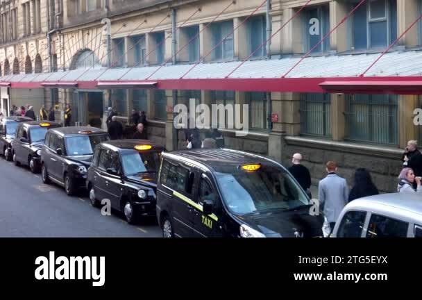 Victoria rail station Stock Videos & Footage - HD and 4K Video Clips ...
