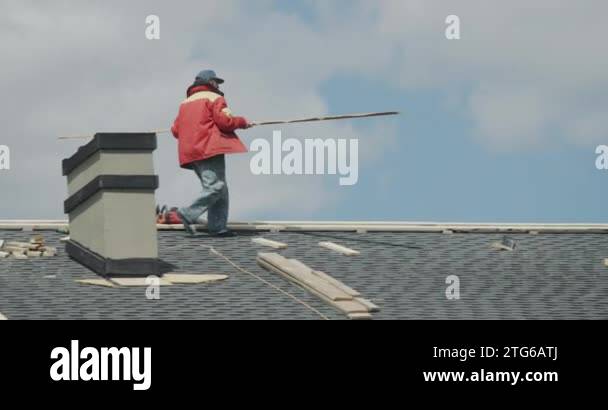 Roofing crew Stock Videos & Footage - HD and 4K Video Clips - Alamy