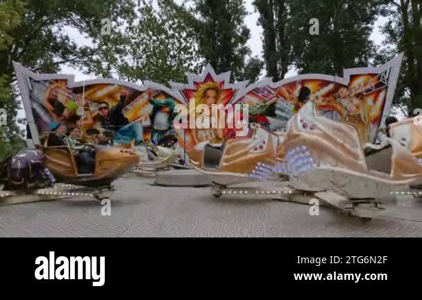 Dynamic light carousel Stock Videos & Footage - HD and 4K Video Clips - Alamy