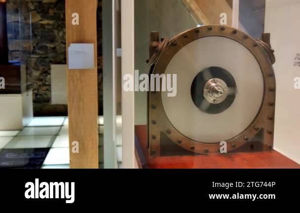 Tesla turbine at the Nikola Tesla Memorial - Bladeless centripetal flow ...