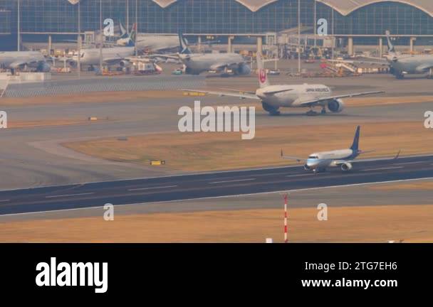 Mandarin airlines embraer Stock Videos & Footage - HD and 4K Video Clips - Alamy