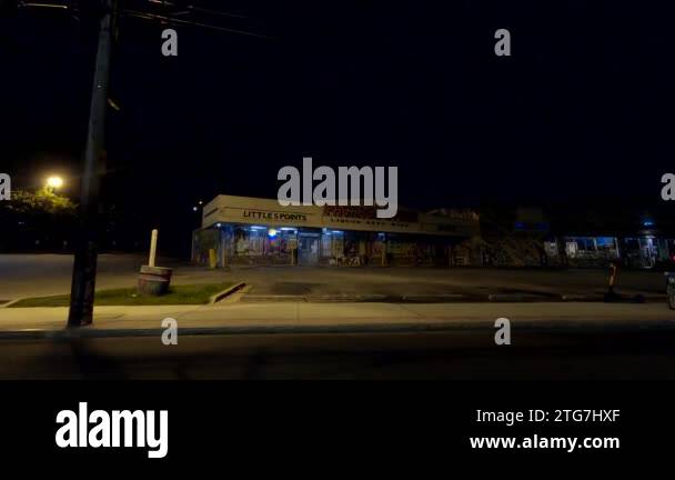 Atlanta, Ga USA - 07 13 20: Atlanta at night retail strip mall vintage ...