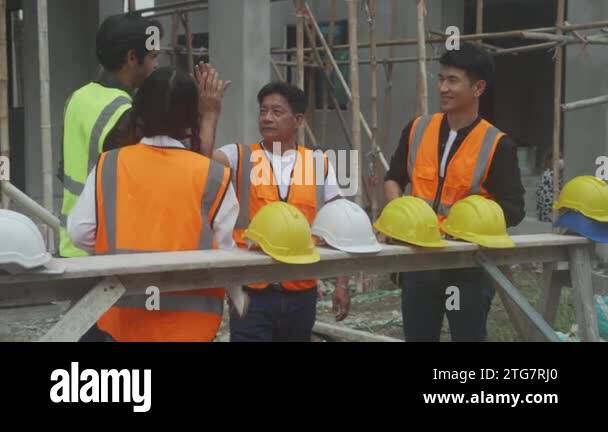 Construction worker hi Stock Videos & Footage - HD and 4K Video Clips ...