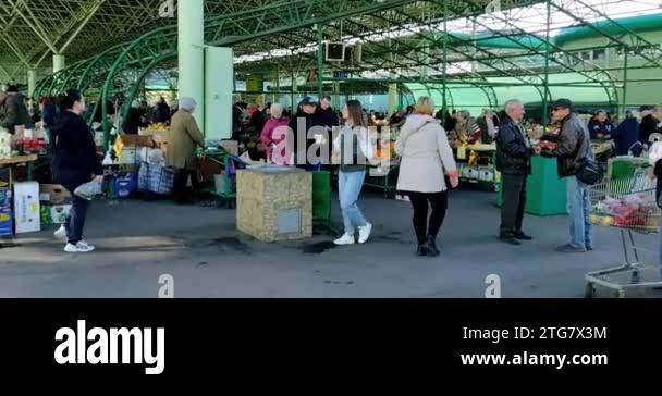 Sprawling crowd Stock Videos & Footage - HD and 4K Video Clips - Alamy