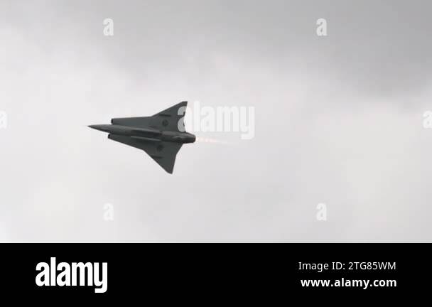 Double delta wing Stock Videos & Footage - HD and 4K Video Clips - Alamy