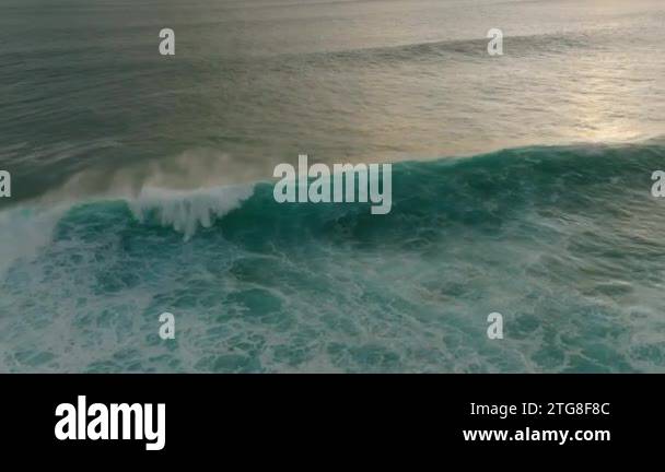 Barreling wave with texture and wind spray, raw natural wonders ...