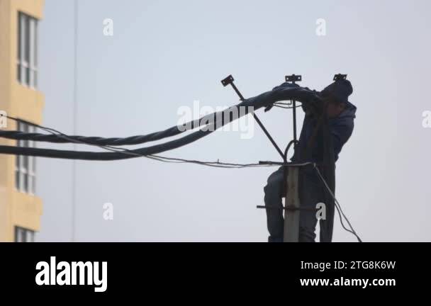 Construction worker installing light Stock Videos & Footage - HD and 4K ...