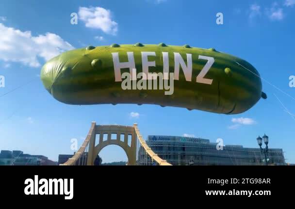 People crowd enjoy during pickelsburgh pickle food festival in ...