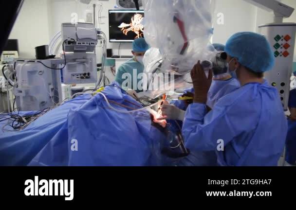 KYIV, UKRAINE - MAY 25, 2022: The neurosurgeon performs ventriculo ...