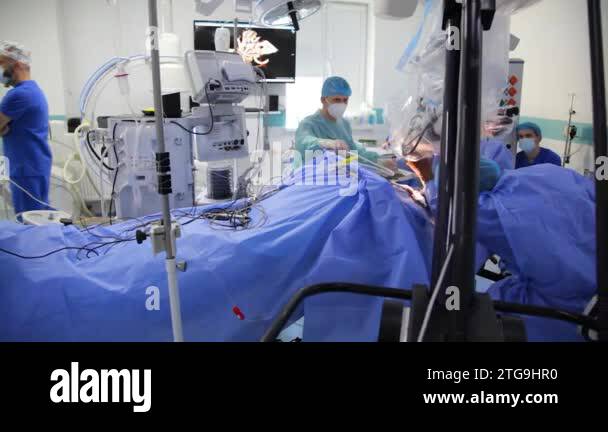KYIV, UKRAINE - MAY 25, 2022: The neurosurgeon performs ventriculo ...