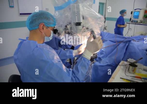 KYIV, UKRAINE - MAY 25, 2022: The neurosurgeon performs ventriculo ...