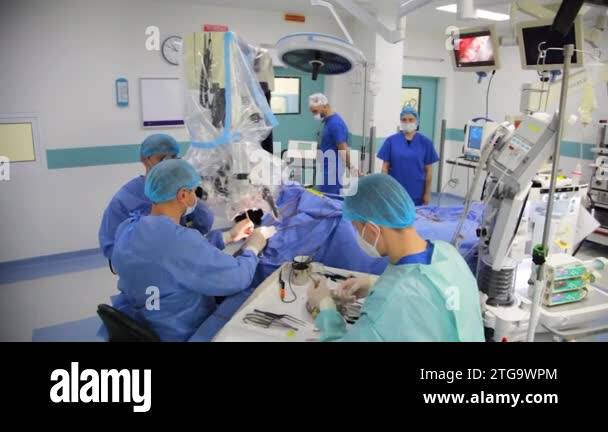 KYIV, UKRAINE - MAY 25, 2022: The neurosurgeon performs ventriculo ...