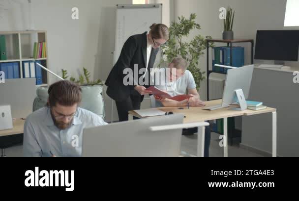 Female boss helping young colleagues. Woman manager motivates employees ...