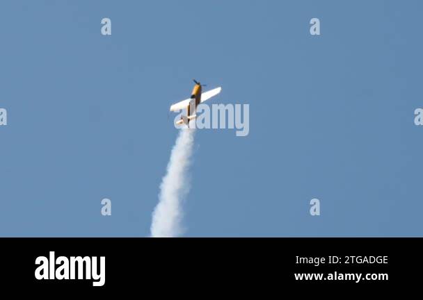 Vertically down Stock Videos & Footage - HD and 4K Video Clips - Alamy