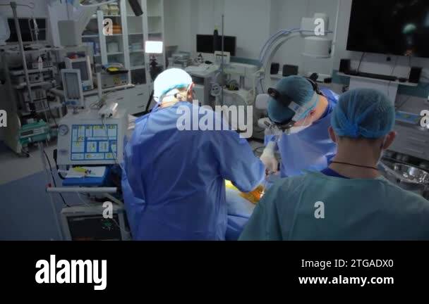 KYIV, UKRAINE - MAY 25, 2022: The neurosurgeon performs ventriculo ...