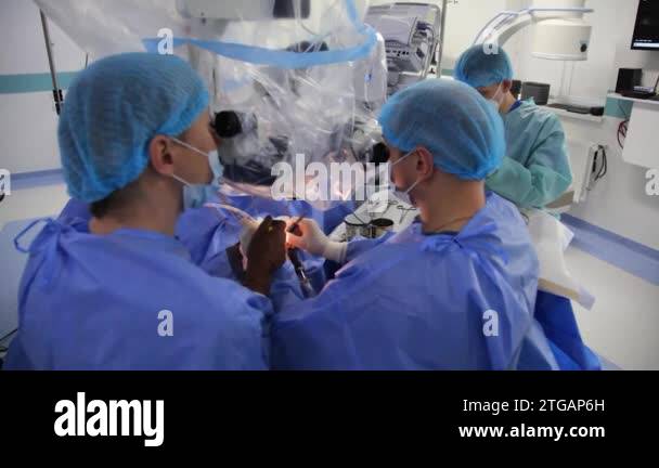 KYIV, UKRAINE - MAY 25, 2022: The neurosurgeon performs ventriculo ...