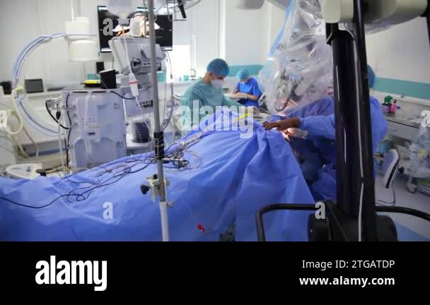 KYIV, UKRAINE - MAY 25, 2022: The neurosurgeon performs ventriculo ...
