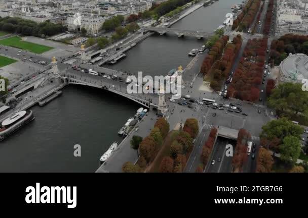 Single-arch bridge spanning the Seine in Paris between the Les ...