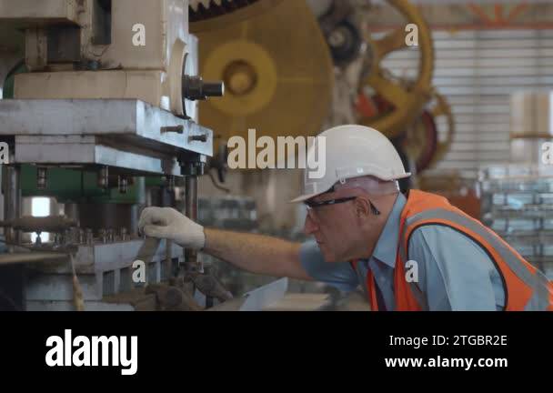 Working bending Stock Videos & Footage - HD and 4K Video Clips - Alamy