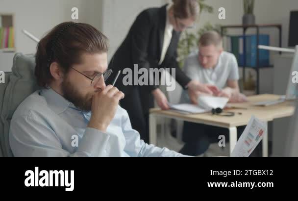 Female boss helping young colleagues. Woman manager motivates employees ...