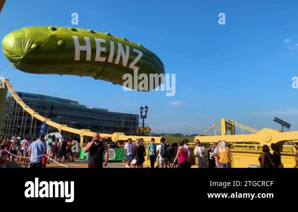 People crowd enjoy during pickelsburgh pickle food festival in ...