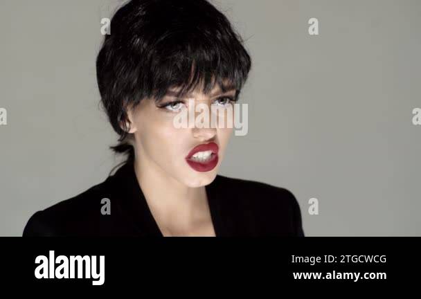 Pretty girl shouting and screaming close up. Screaming mouth, emotional ...