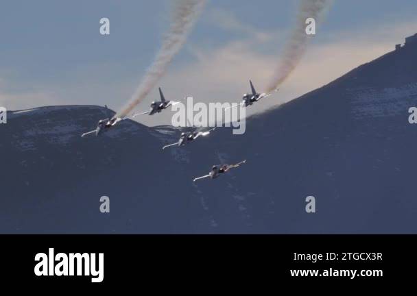 Amazing high speed flyby of fighter jets in a narrow alpine valley ...