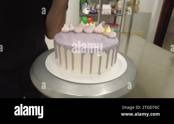 Drip icing cake Stock Videos & Footage - HD and 4K Video Clips - Alamy