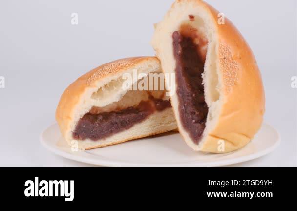Anpan bun Stock Videos & Footage - HD and 4K Video Clips - Alamy