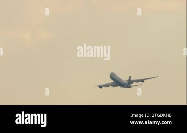 747 four engine airliner Stock Videos & Footage - HD and 4K Video Clips ...