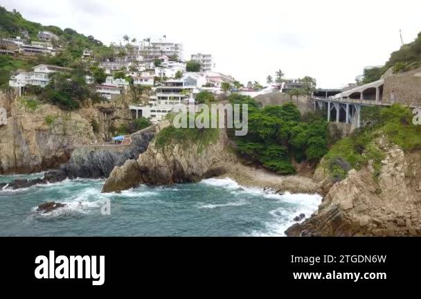 Lateral Traveling of the cliffs of Acapulco in the area known as La ...