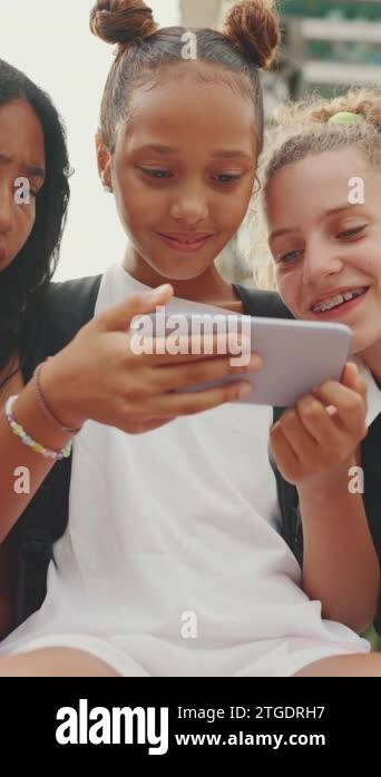 VERTICAL VIDEO: Three girls friends pre-teenage are sitting on the ...