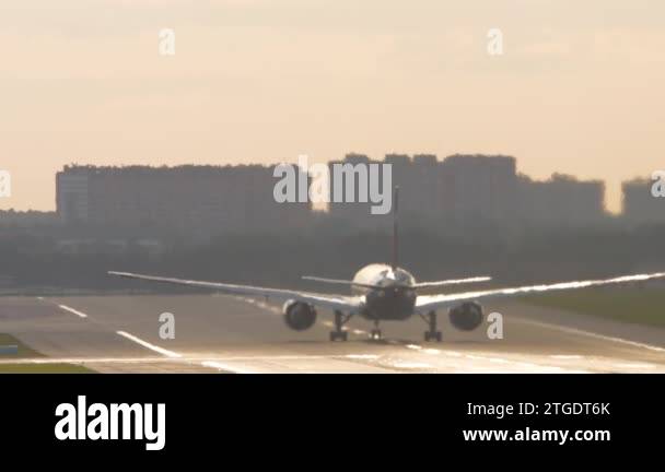 Airliner take off sun Stock Videos & Footage - HD and 4K Video Clips ...