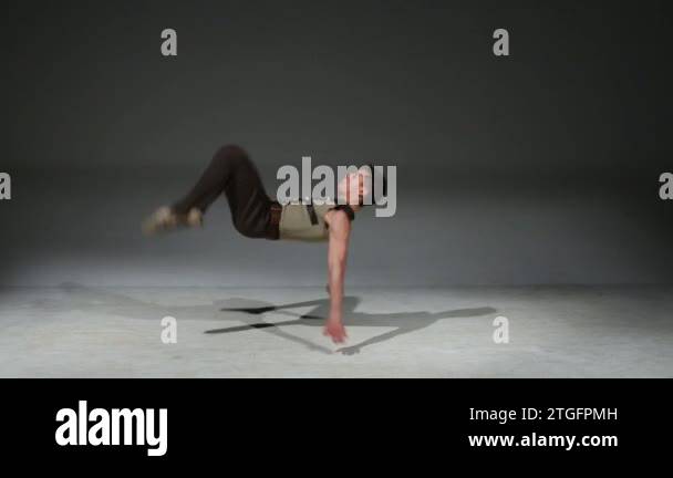 Acrobat medieval Stock Videos & Footage - HD and 4K Video Clips - Alamy