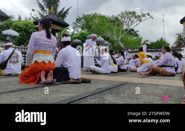 Hindus praying in water Stock Videos & Footage - HD and 4K Video Clips ...