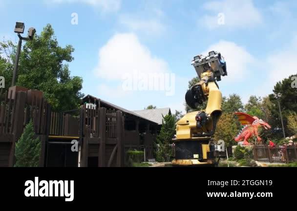 CARLSBAD, CALIFORNIA, USA - AUGUST 24, 2015: the claw ride at legoland ...