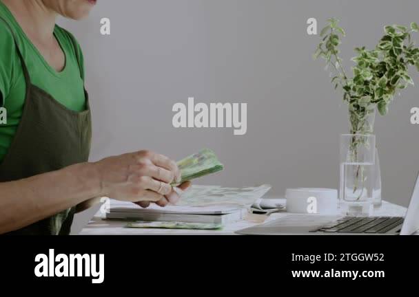 40 hands Stock Videos & Footage - HD and 4K Video Clips - Alamy