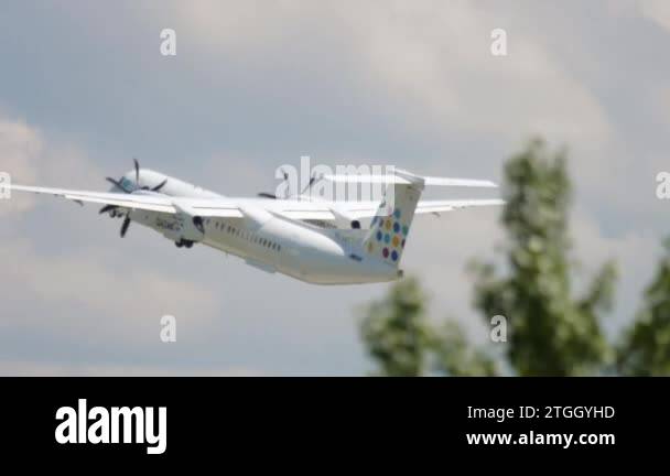 Dash 8 aircraft Stock Videos & Footage - HD and 4K Video Clips - Alamy