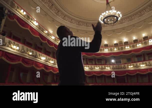 Actor stage applause Stock Videos & Footage - HD and 4K Video Clips - Alamy