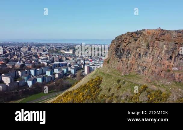 The Arthur's Seat, the main peak of the group of hills in Edinburgh ...