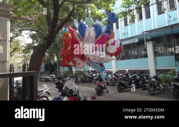 Roadside toy vendor Stock Videos & Footage - HD and 4K Video Clips - Alamy