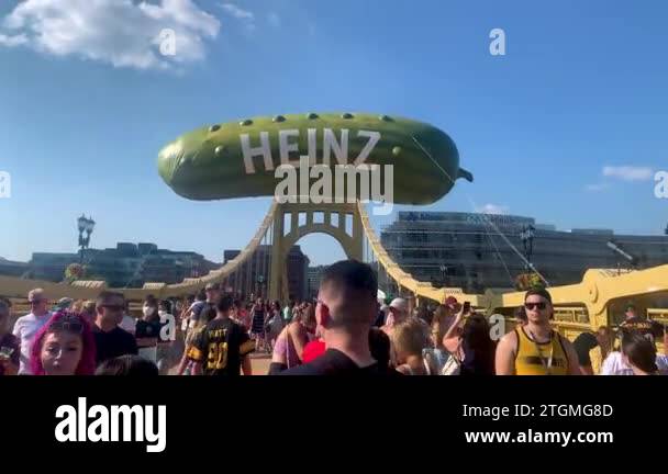 People crowd enjoy during pickelsburgh pickle food festival in ...