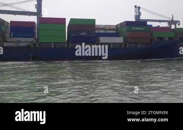 A Huge container ship leaving the Port of Mumbai, busiest cargo ...