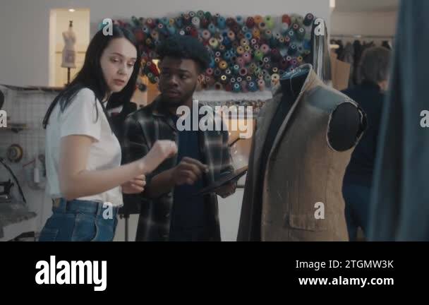 Computer mannequin Stock Videos & Footage - HD and 4K Video Clips - Alamy